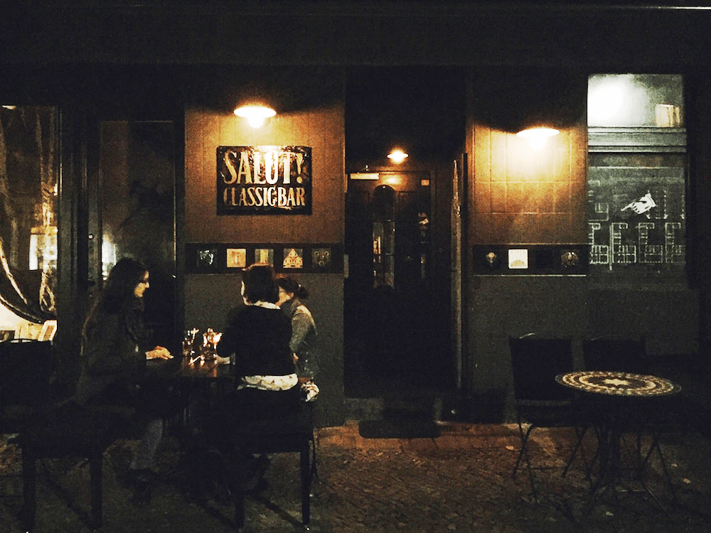 Auf einen Feierabenddrink in die "Salut! Bar" in Schöneberg | Mit ...