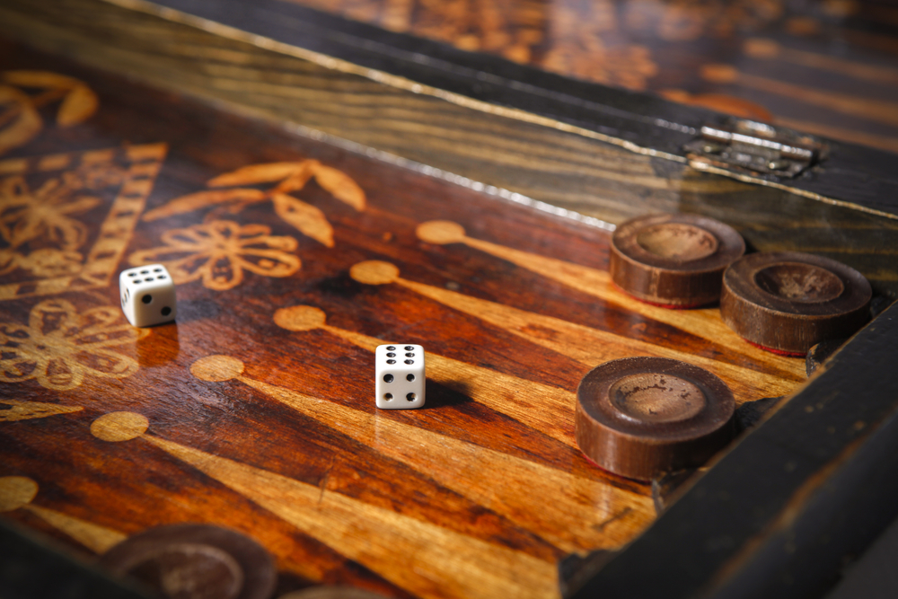 Backgammon spielen im Café Belmont | Mit Vergnügen Berlin