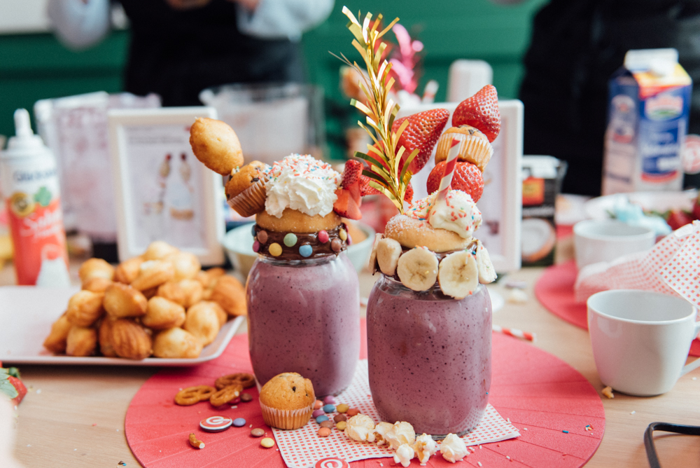 Der kalorienbombige Foodtrend "Freakshake": Wir haben's probiert | Mit ...