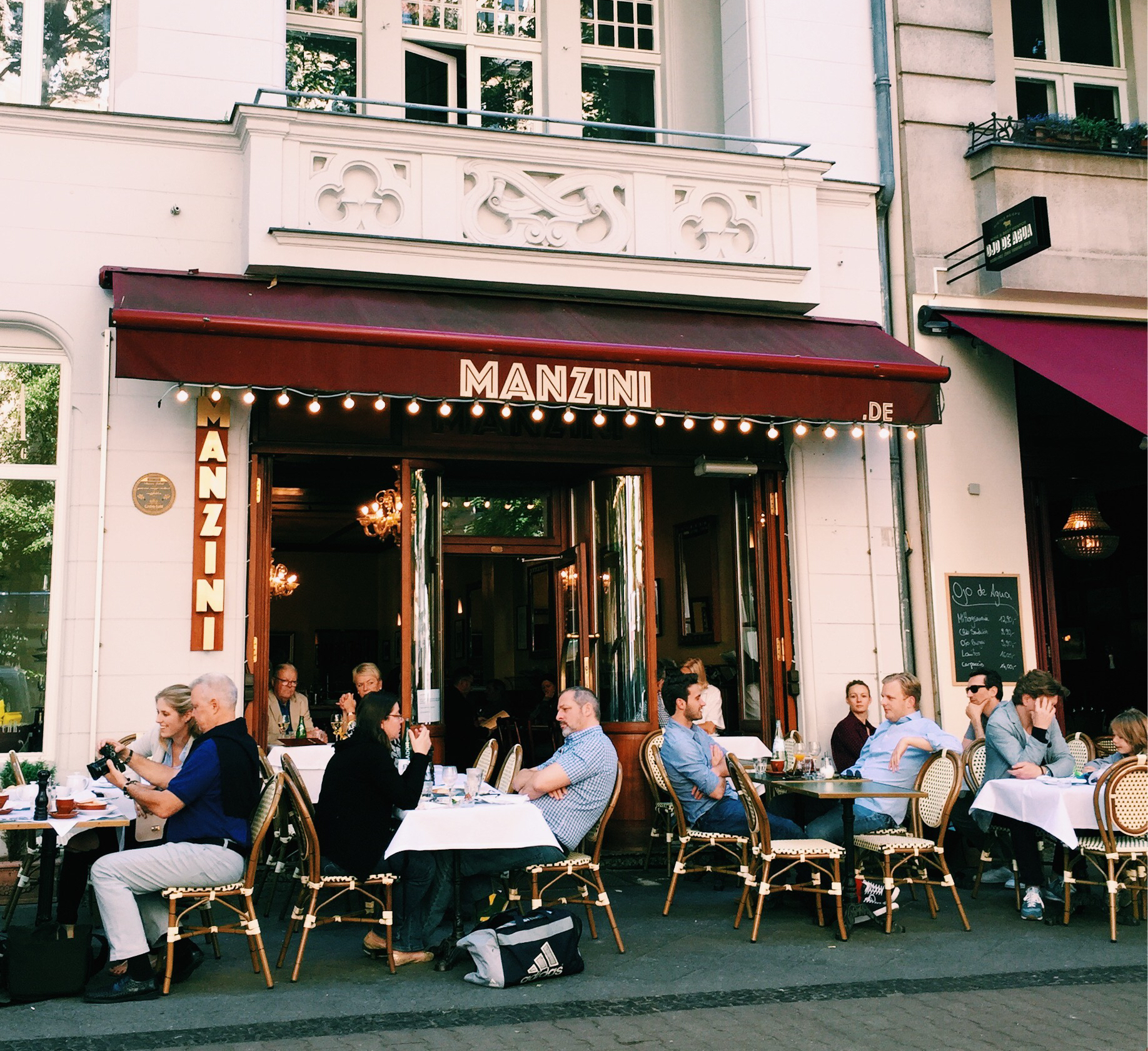 Schlemmen, Zeitung lesen und Kaffee trinken im Manzini | Mit Vergnügen ...