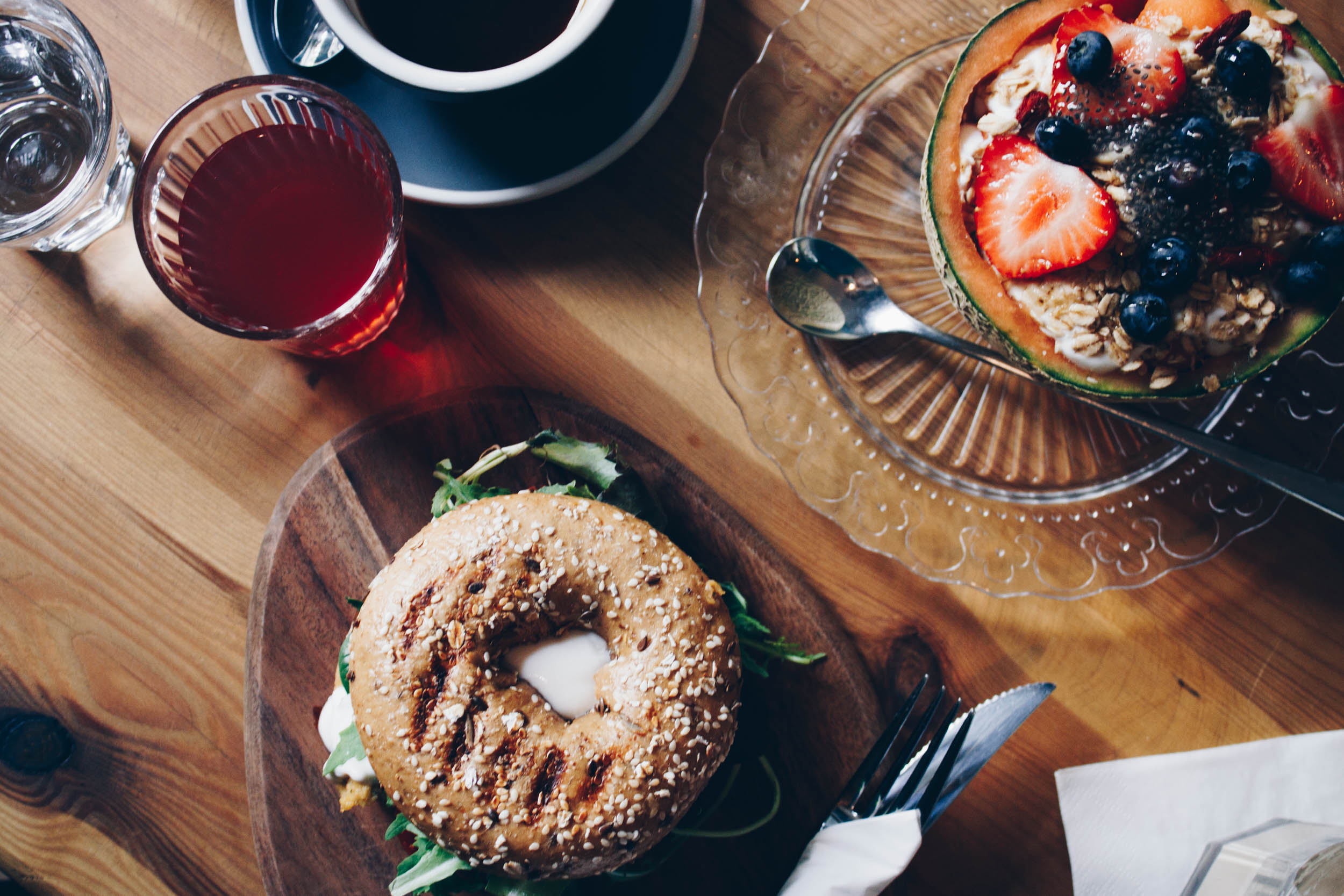 Blaue Wände, Frida Kahlo und leckeres Frühstück im Frida Café in ...