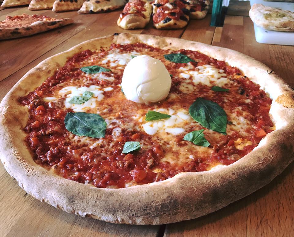 Neapolitanische Pizza essen im Pizza Nostra | Mit Vergnügen Berlin