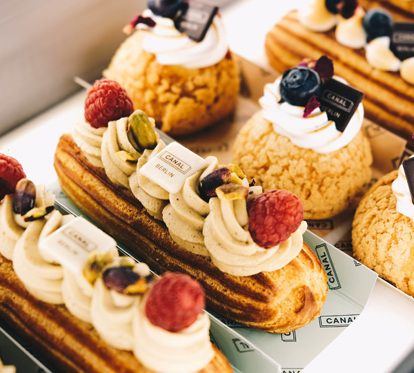 Gefüllte Choux à la Crème in der Windbeuterei SeShu in Mitte | Mit Vergnügen Berlin