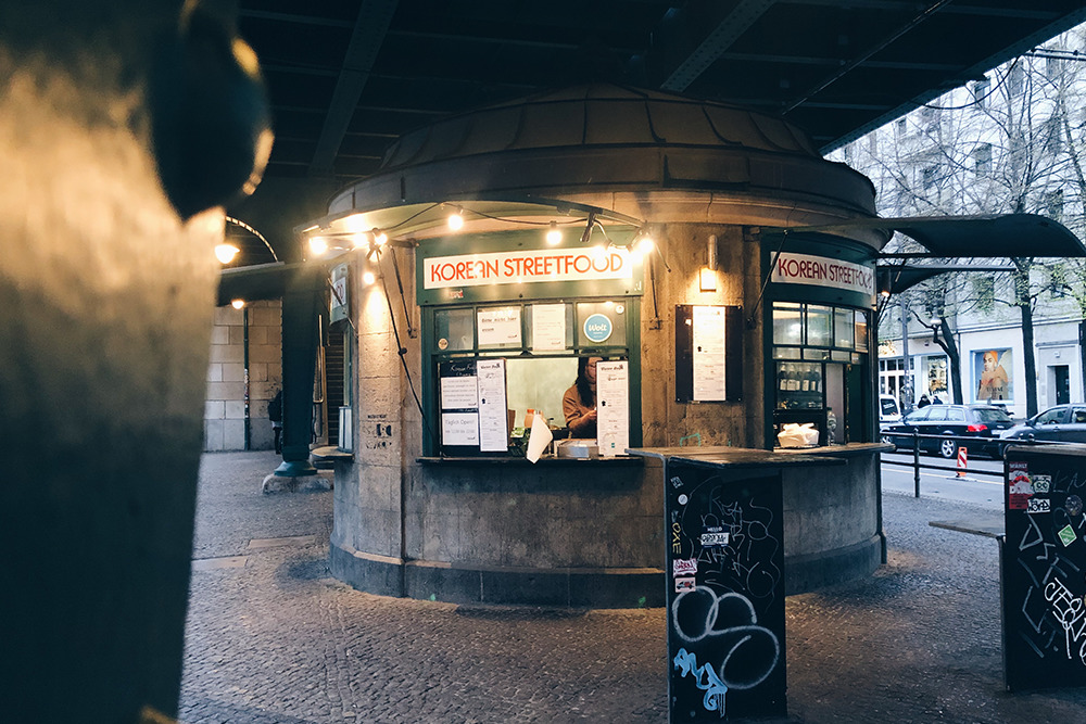 Saftiges Fried Chicken im Imbiss von Guten Dag mitnehmen | Mit ...