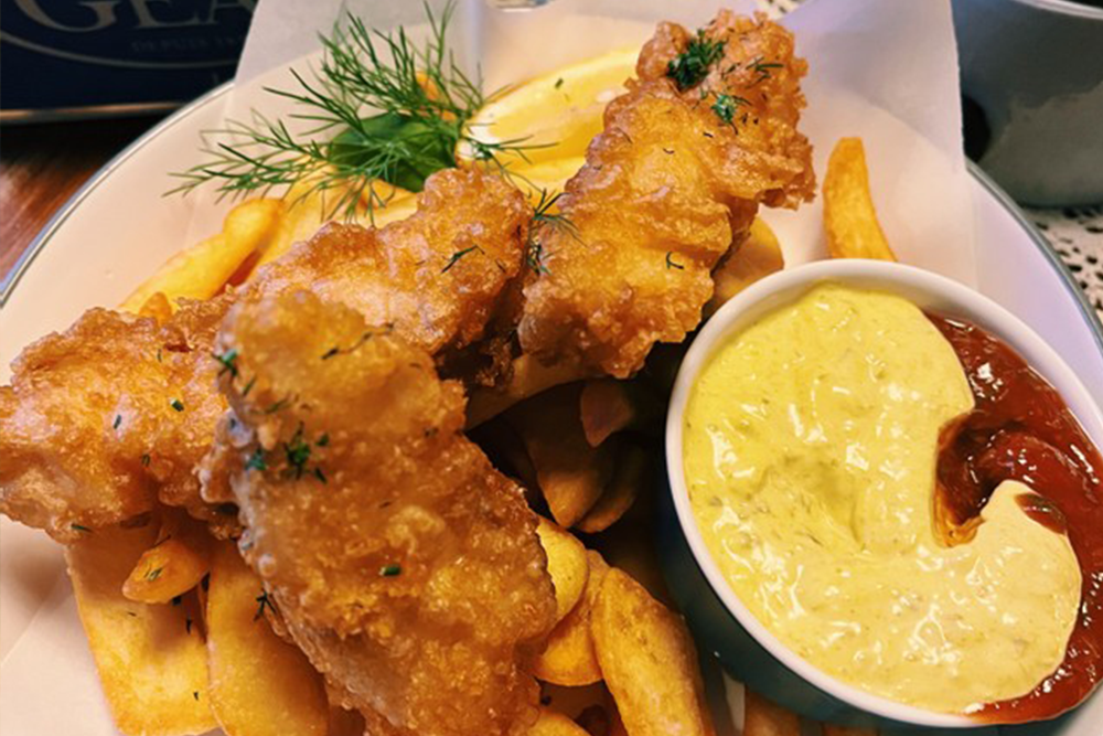 Martitime Küche und leckere Fischbrötchen im Fischschuppen | Mit ...