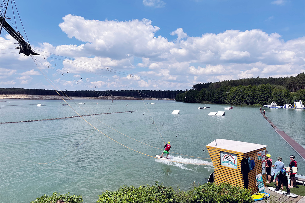 Im Wasserskipark Zossen über das Wasser gleiten | Mit Vergnügen Berlin