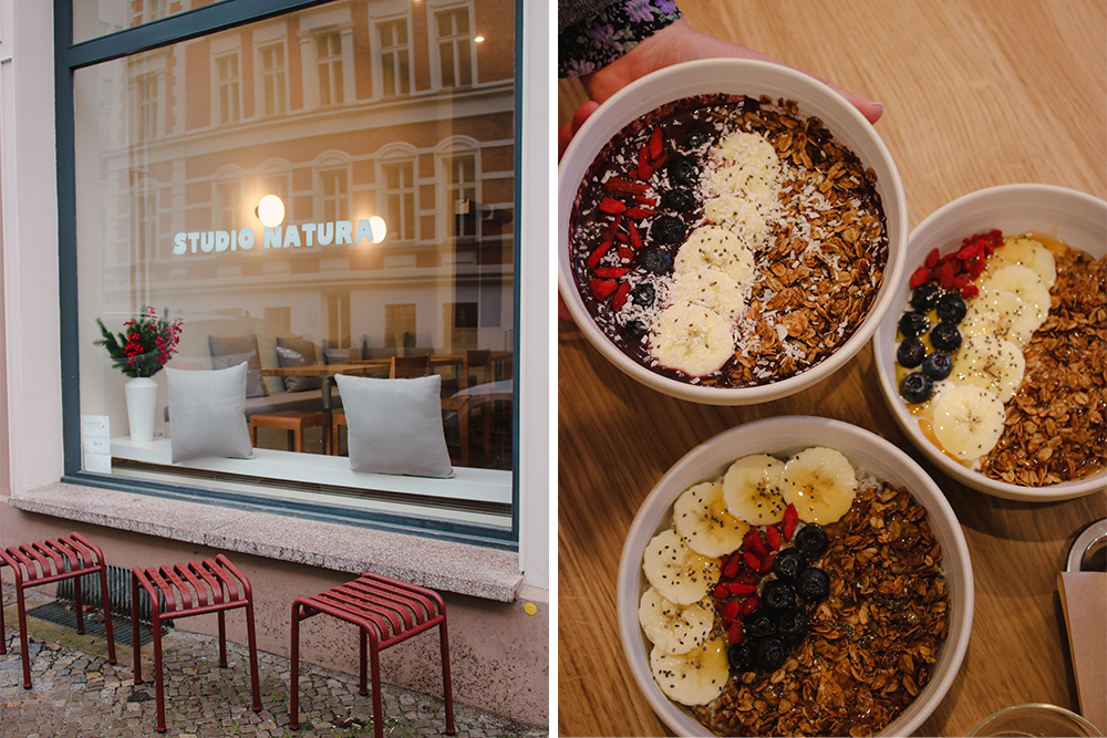 Zuckerfreie Frühstücksgerichte, kalt gepresste Säfte und Kaffee im ...