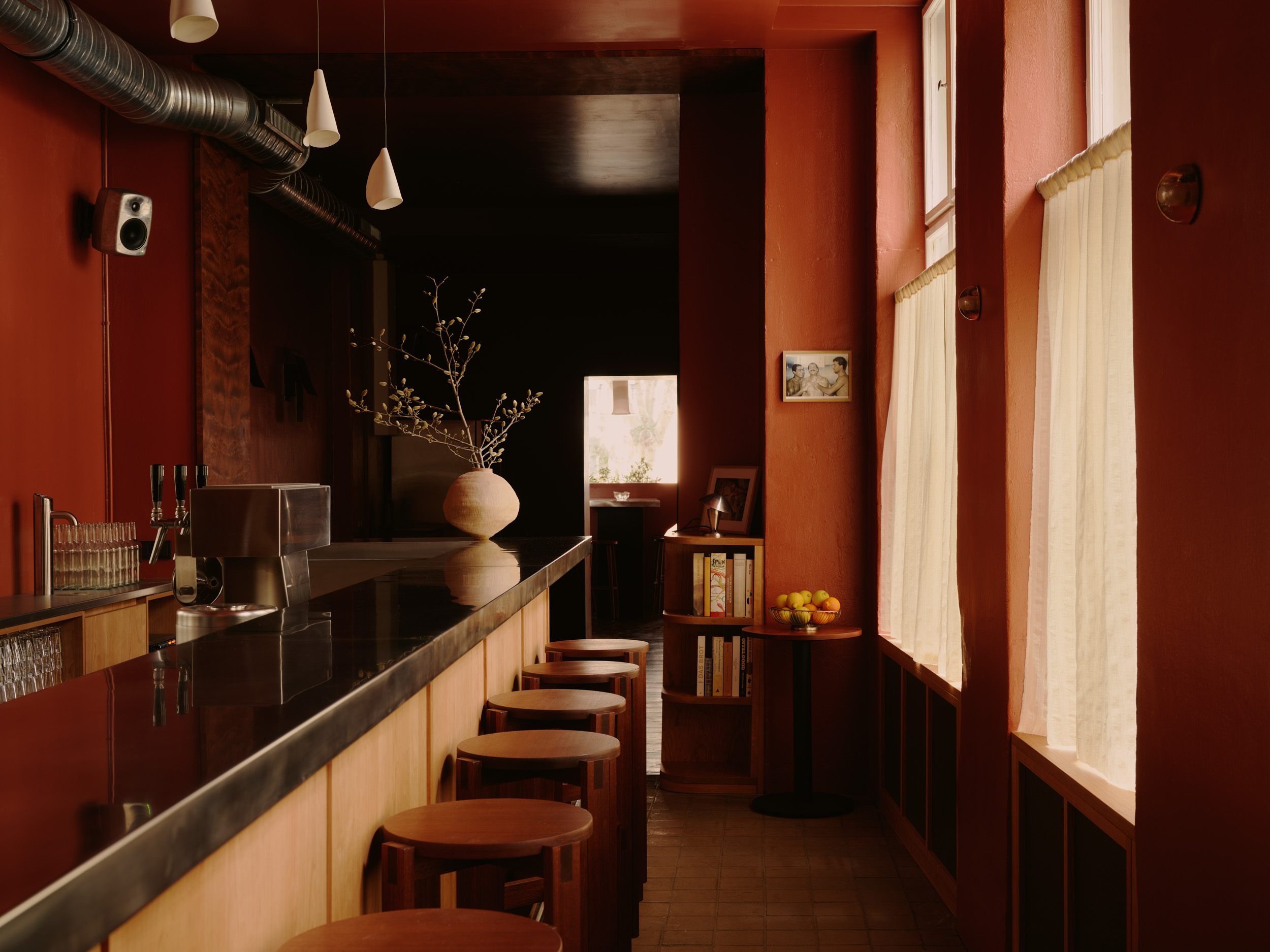 Wein trinken und snacken im Pluto in Prenzlauer Berg | Mit Vergnügen Berlin