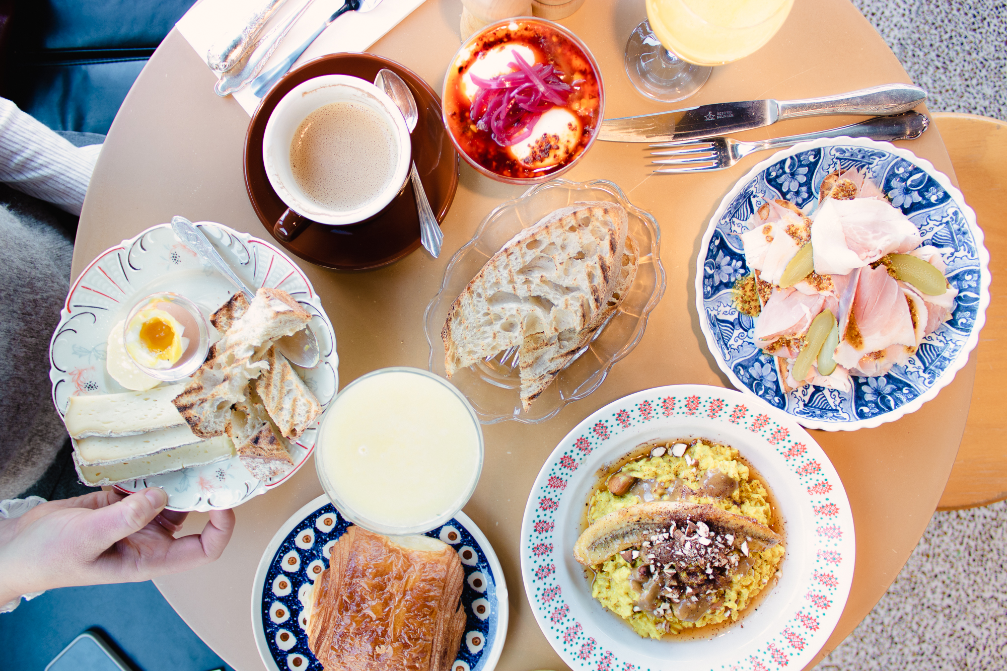 Den ganzen Tag richtig gut essen in der Bar Basta in Mitte | Mit ...
